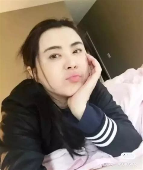 54岁王祖贤无滤镜素颜自拍曝光？网友吵翻了 星光灿烂 万维读者网（电脑版）