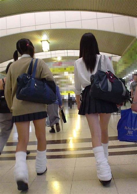女子高生のスカートが超ミニすぎて普通にしててもパンツ見えそうな街撮りjk画像 みんくちゃんねる
