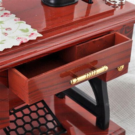 Мини носталгична музикална кутия за Алиса Случайна музика Коледен подарък за съпруга Творческа