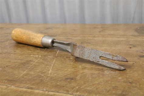 Vintage Daisy Puller 1 Orchard Garden Antiques