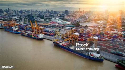 가져오기 내보내기 및 비즈니스 물류 항구 크레인 무역 포트 운송 화물에 의해 컨테이너 선박 고층 건물에 대한 스톡 사진 및 기타 이미지 Istock