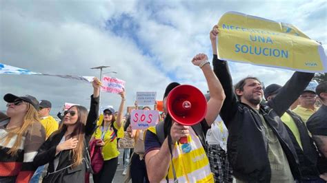 Empleados De Viva Air Protestaron Por Su Futuro Laboral Hora 13 Noticias