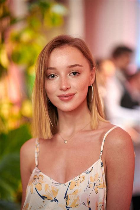 Phoebe Dynevor Phoebe Dynevor In Grazia Magazine Uk January 2021