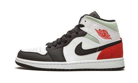 Jordan 1 Mid Se Red Black Toe” Dunkkicks