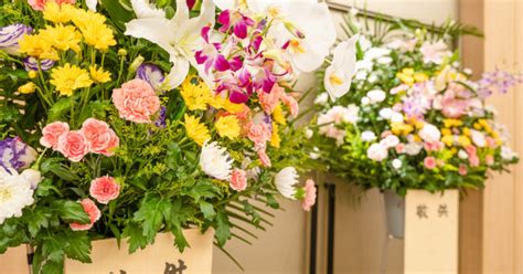 家族葬で読経なし・戒名なしは可能？お坊さんを呼ばない場合の形式