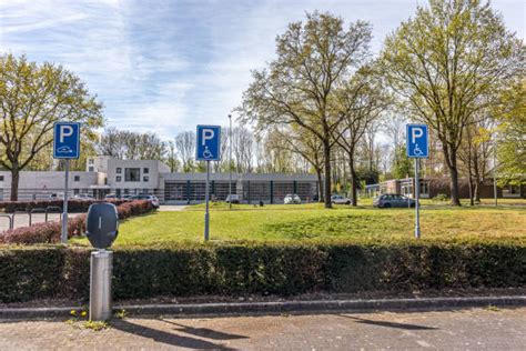 44000 項parking Lot Sign照片檔、圖片和免版稅影像 Istock