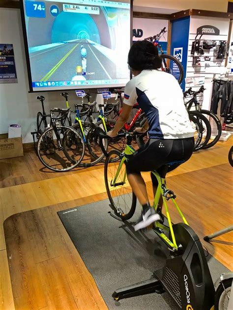 捷安特南京店 親愛的車友們還在煩惱雨天烈日無法騎車嗎 店內已設置zwift體驗區，歡迎粉友們預約體驗喔