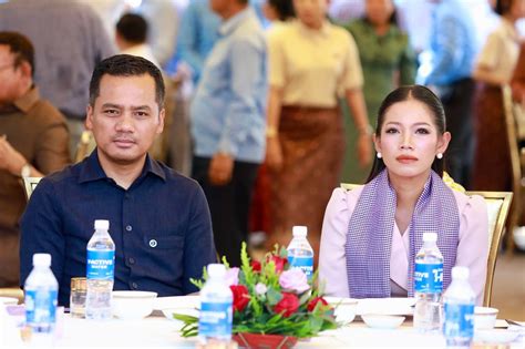 ឯកឧត្តមអភិសន្តិបណ្ឌិត ស សុខា និងលោកជំទាវ អញ្ជើញសំណេះសំណាល និងពិសាអាហារសាមគ្គីជាមួយកម្មករនិយោជិត