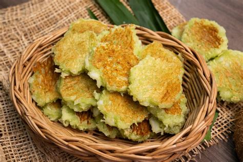 วิธีทำ ขนมบ้าบิ่นใบเตยมะพร้าวอ่อน สูตรโบราณ เนื้อกรอบนอกนุ่นใน Ideapunsuk