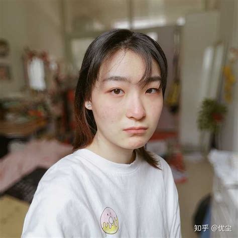 为什么自拍的时候，非镜像的情况下感觉自己很丑，脸都是歪的？ 知乎