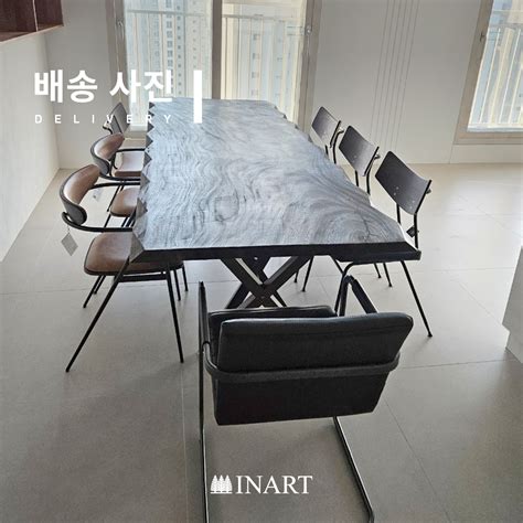 인아트 📸고객 배송 사진 모던한 인테리어에는 인아트의 디자인 가구를 더해보세요 화이트 인테리어에 어두운 색감의 테이블과