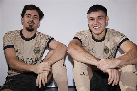 Club Le Psg Dévoile Son Quatrième Maillot 2023 2024 Culturepsg
