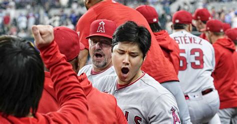 エンゼルスの大谷翔平、6回2失点の粘投で6勝目、打っては2階席に飛び込む22号2ラン 1カ月ぶりの勝利を自らの豪打でつかみとる（22ページ