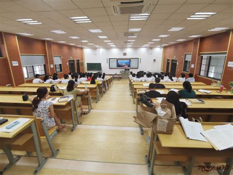 实习老师汇报课 教研动态 贵州省铜仁第一中学爱铜中百年名校 人文铜中