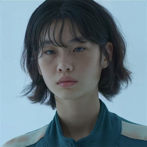 Kang Sae Byeok Portrait Tagli Di Capelli Capelli Vogue