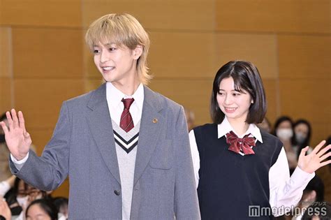 画像13 75 高橋文哉、桜田ひよりと女子校にサプライズ登場 告白シーン再現に歓声止まず＜交換ウソ日記＞ モデルプレス