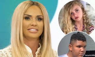 Katie Price Defends Picture Of Daughter Princess Daily Mail Online