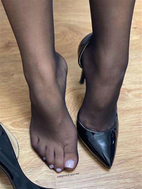 Pantyhose And Nylon Feet