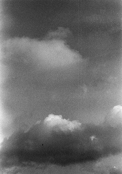 하늘에 구름의 그레이 스케일 사진 사진 Unsplash의 무료 회색 이미지