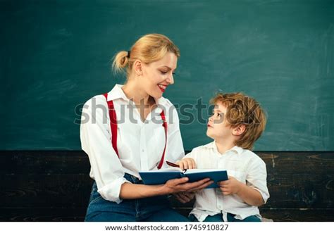 imágenes de Cuentacuentos infantil Imágenes fotos y vectores de stock Shutterstock
