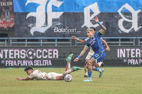 Persib Vs Borneo FC Kans Maung Bandung Kudeta Persija Di Puncak