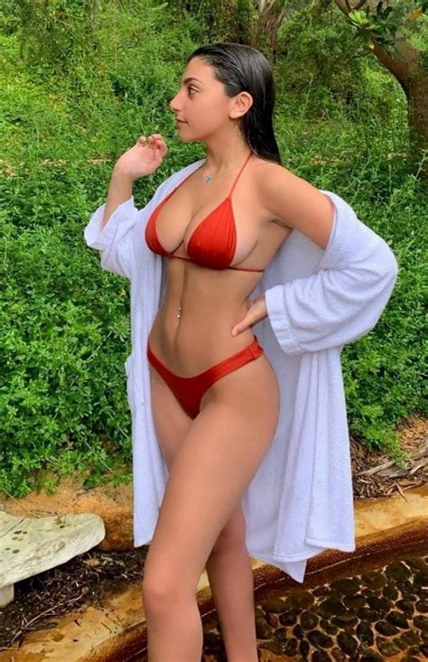 Wet Girls 46 Pics