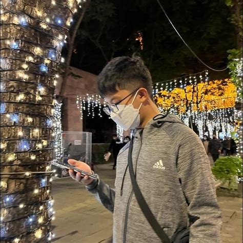 因為那些人要想辦法讓別人不要和他搶票才這樣說的 真的搶票的時候他們一定搶的比我們還快