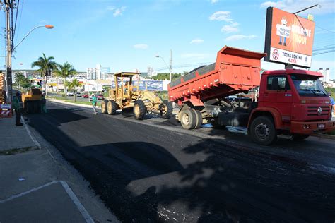 Prefeitura regulariza nível do asfalto na avenida Bartolomeu de Gusmão fique atento para