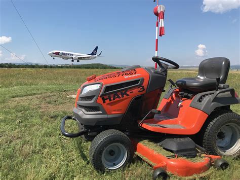 Косене с ръчни и самоходни косачки Услуги с автовишка бобкат багер