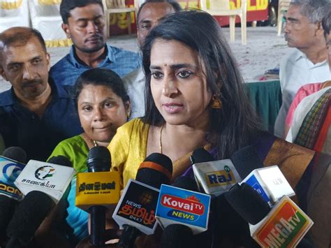 இந்து மக்கள் கட்சி கூட்டத்தில் நடிகை கஸ்தூரி திடீரென தி மு க வுக்கு ஆதரவாக பேட்டி நைசாக நழுவிய