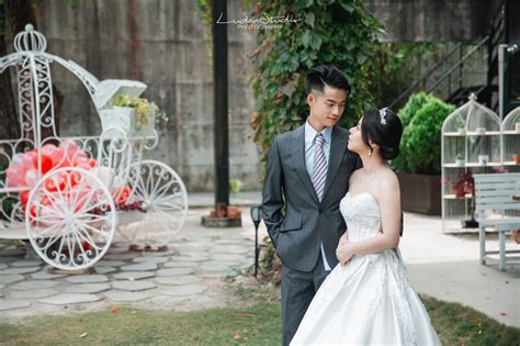 婚攝滷蛋 婚禮紀錄 今天來到新月梧桐三義店，拍攝超美的韓國新娘，與絲惢老師的首度合作喔，有需要新娘秘書的趕快跟他預訂喔 攝影滷蛋