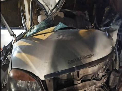 A Horrific Road Accident In Barabanki Four Including Mother And