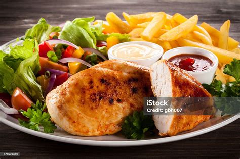바베큐 필렛 후렌치 후라이 및 야채면 흰색 배경의 0명에 대한 스톡 사진 및 기타 이미지 0명 2015년 감자 요리