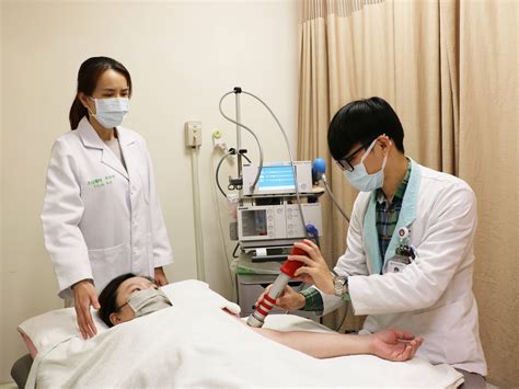 乳癌術後淋巴水腫脹痛 體外震波助安心入睡 衛視新聞