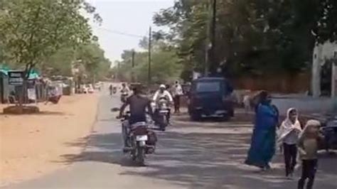 सागर बढ़ते सड़क हादसों में हो रही मौतकौन है जिम्मेदारदेखें जनता की