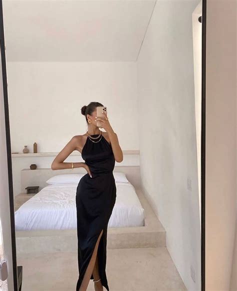 7 Tried And Tested Ways To Perfect That Mirror Selfie While Stuck At