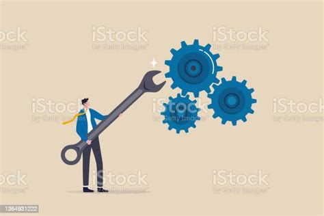 원활한 승차감 수리 및 유지 보수 서비스 컨셉을 위한 비즈니스 개선 변경 또는 미세 조정을 위한 조정 및 최적화 렌치를 들고 기어 톱니바퀴 설정을 조정하는 사업가 변경에