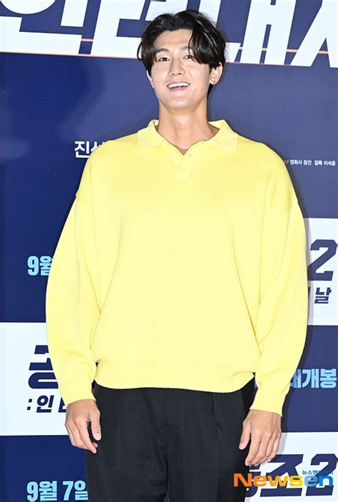 이기우 플래시 세례에 깜짝 포토엔hd 손에 잡히는 뉴스 눈에 보이는 뉴스 뉴스엔