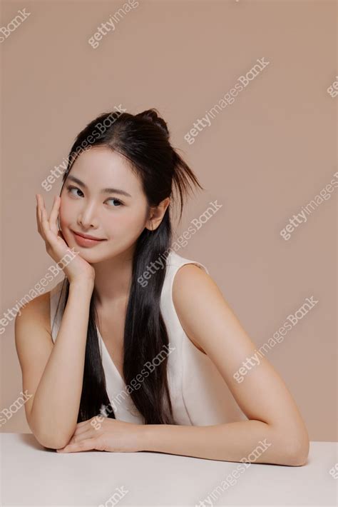 뷰티 아름다움 주제 아우라 신성함 색조화장 화장품 베이지색 색 이미지 Jv13876778 게티이미지뱅크