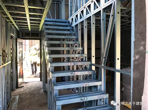 户外轻钢楼梯 轻钢楼梯 大山谷图库