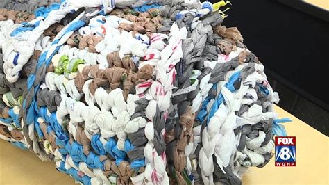 How To Make A Plarn Bed Roll Plastic Bag Crochet Plastic Bag Crafts Recycled Plastic Bags