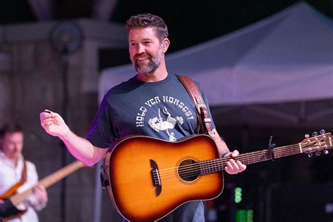The Comp Magazine Josh Turner Brings Country Music To Romeoville The