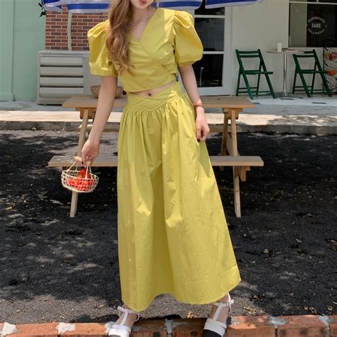 코디세트브이넥 랩스타일 크로스 퍼프 셔츠a라인 크로스 롱스커트 세트 2k108701