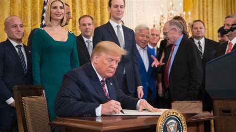 Trump Signs Executive Order Targeting Anti Semitism On College Campuse