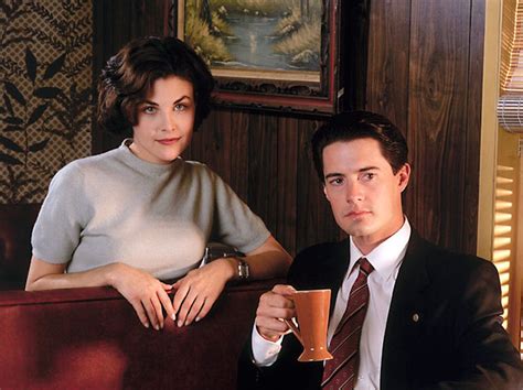 David Lynch Leaves Showtimes Twin Peaks Series Cnet