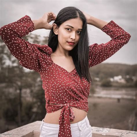 Hindi Youtuber Varsha Thapa Biography News Photos Videos Nettv4u