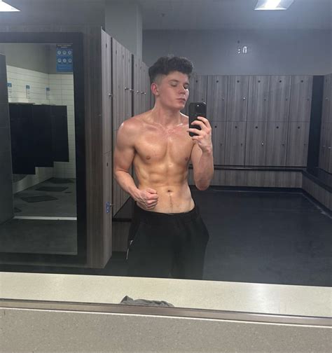 Silasbrooksxxx Onlyfans Stats Graphs Photos Profile Comparisons Fansmetrics Com