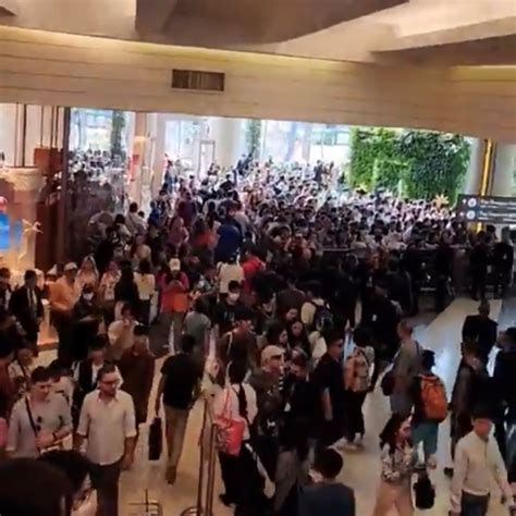 Blackpinks Lisa Trended Worldwide After Being Welcomed By A Massive