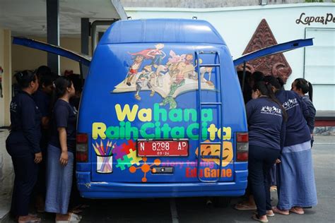 Layanan Perpustakaan Keliling Perdana Ke Lapas Perempuan Kelas IIA