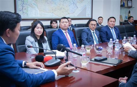 Инновац цахим бодлогын байнгын хорооны дарга болон гишүүд ЦХХХЯ нд ажиллалаа